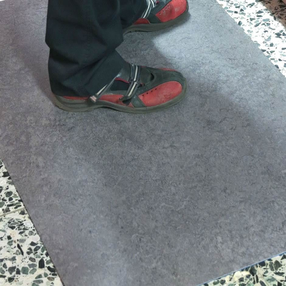 Arbetsplatsmatta Step Zedlan, bredd 1220 mm/tjocklek 13 mm, marmorerad ...